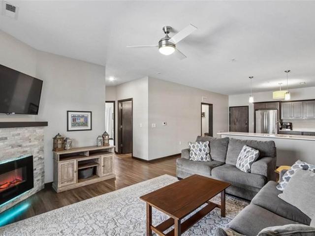 2869 Spring Rose Cir Apt 202, Coralville, IA 52241