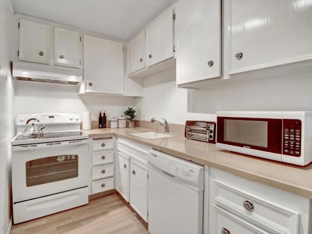 2860 N Los Felices Road 206