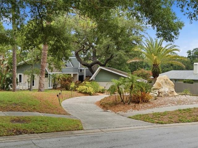 2860 Briarwood Ln, Palm Harbor, FL 34683