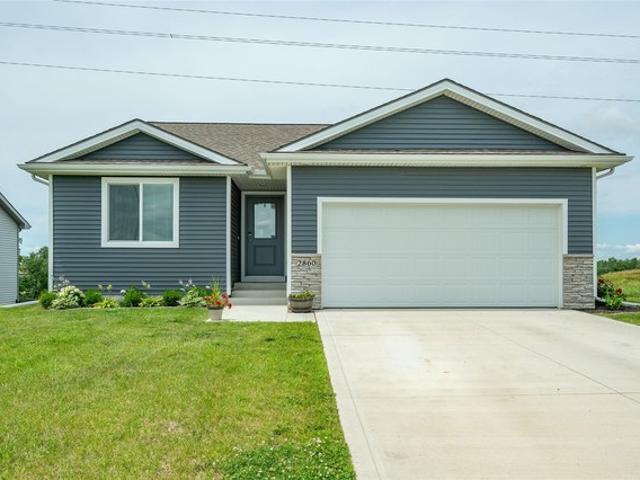 2860 Pilgrim Dr SW, Altoona, IA 50009