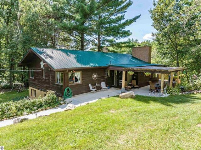 2861 Cemetery Rd, Gladwin, MI 48624