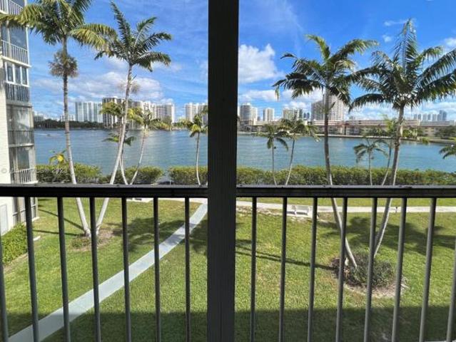 2861 Leonard Dr #F308, Aventura, FL 33160