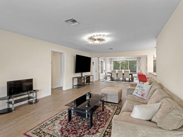 2861 SW 9th St, Boynton Beach, FL 33435 | MLS #B26005