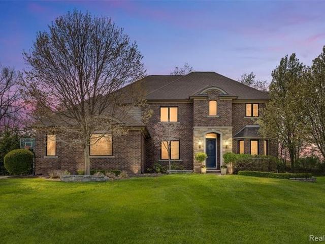 2862 Bay Hill Ct, Oakland Township, MI 48363