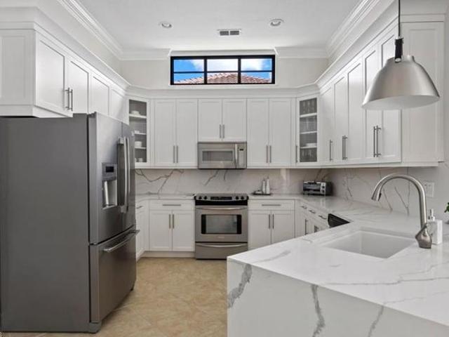 2862 Lone Pine Ln, Naples, FL 34119