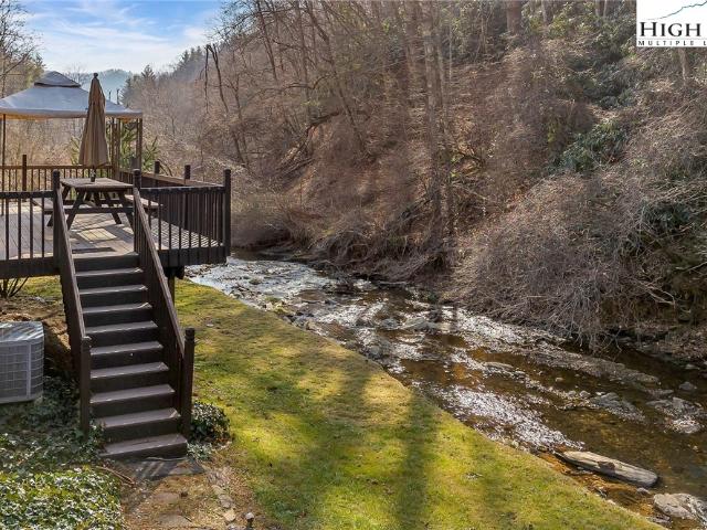 2862 Lower Nettle Knob Road