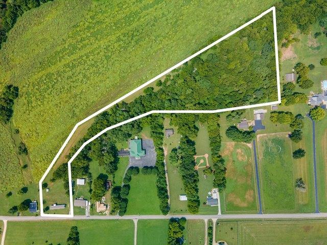 2863 N Cross Bridges Rd, Columbia, TN 38401