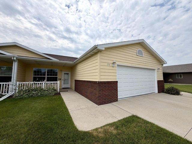286 24th St SW, Huron, SD 57350