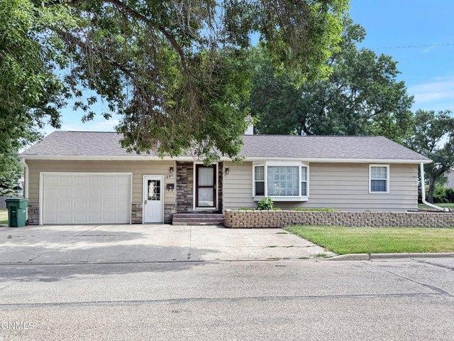 286 5th Ave S, Carrington, ND 58421