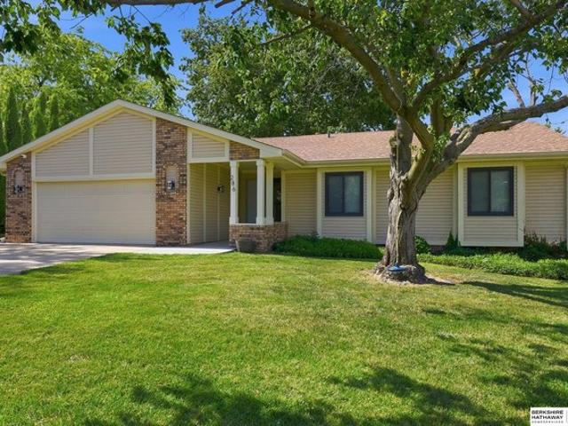 286 Concord Cir, Papillion, NE 68046