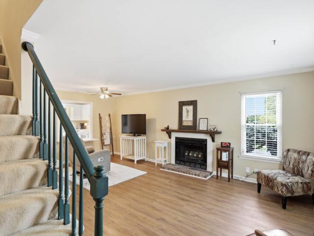 286 Donna Dr # B