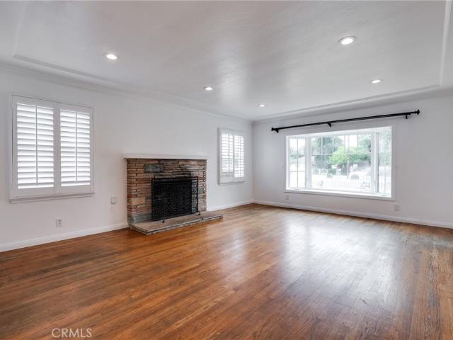286 E 19th