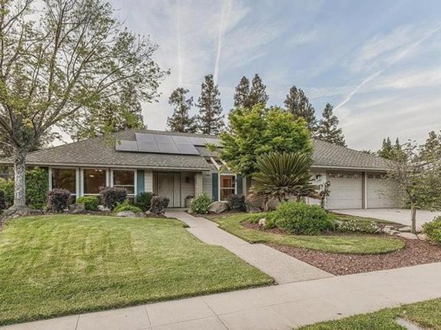 286 E Everglade Ave, Fresno, CA 93720