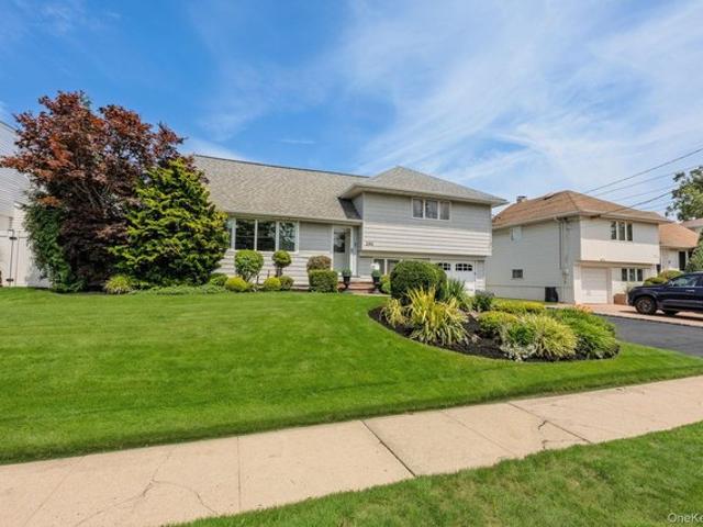 286 E Lexington Ave, Oceanside, NY 11572