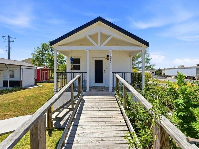 286 Highway 173, Bandera, TX 78003