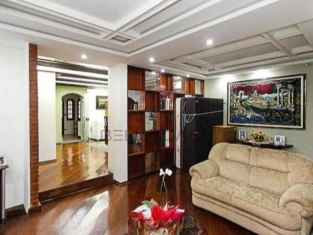 286 m² de área construída Sobrado Mooca 5 quartos, 2 suítes, 8 vagas de garagem, churrasqueira