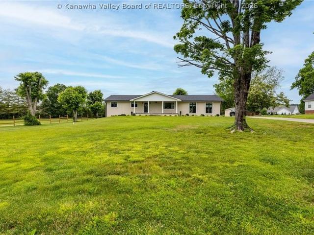 286 Sunnybrook Dr, Hurricane, WV 25526