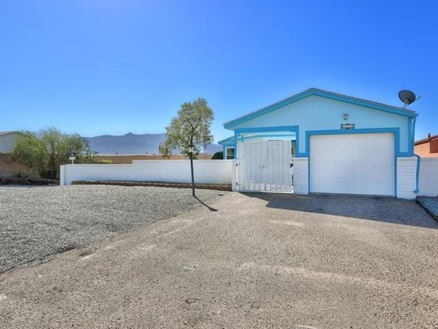 286 Pearl Dr NE, Rio Rancho, NM 87124