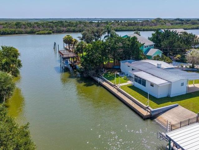 286 Randle Ave, Oak Hill, FL 32759