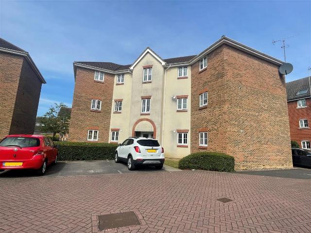 286 Woodland Walk, Aldershot GU12, 2 bed flat to rent, £1,100 pcm | PrimeLocation