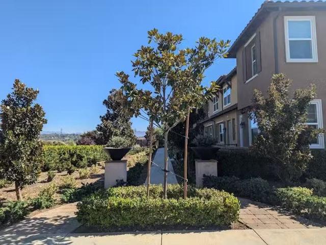 28740 Jardineras Dr. Valencia CA 91354 1 28740 Jardineras D.