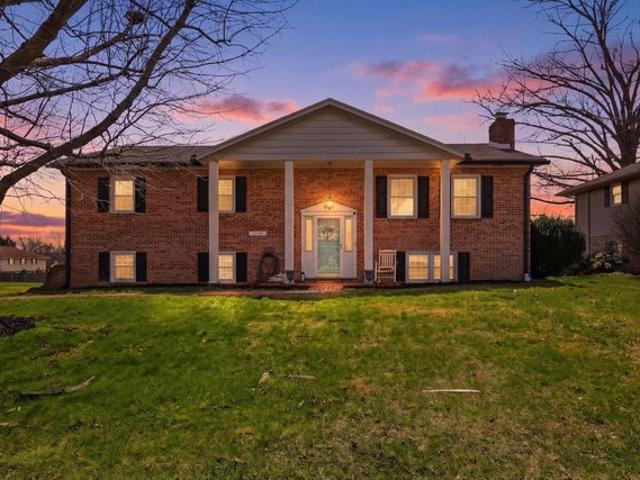 2874 Sunset Dr, Dallastown, PA 17313