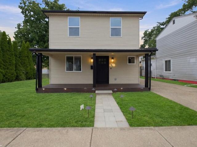 28751 Maple St, Roseville, MI 48066