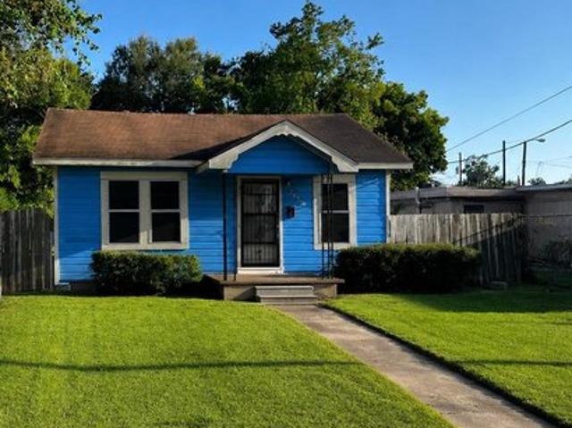 2875 Hebert St, Beaumont, TX 77705