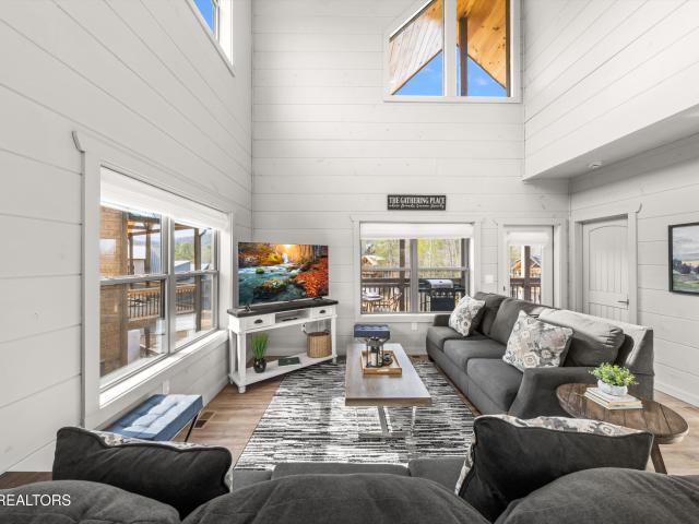 2876 Sequoia Rd
