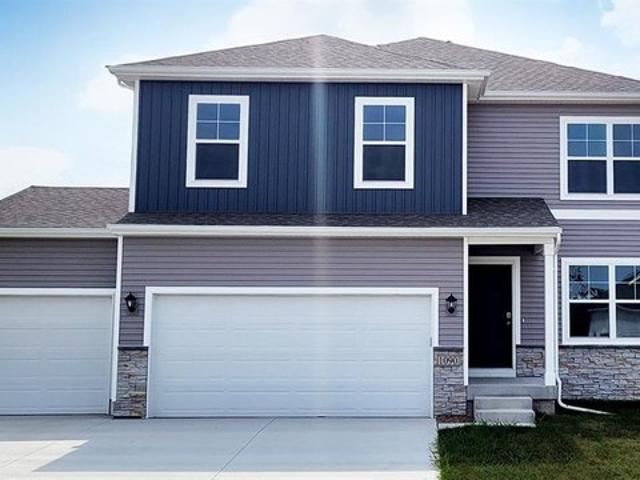2877 Grassland Ct, Hiawatha, IA 52233