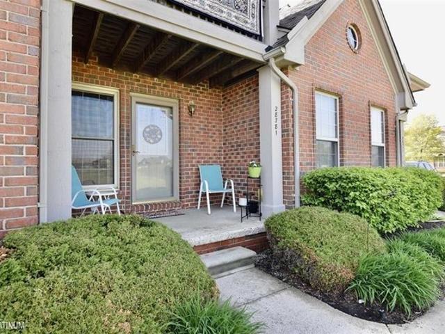 28781 Berwick Ct, Chesterfield, MI 48047