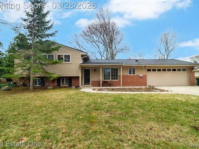 28781 Ravenwood St, Farmington Hills, MI 48334