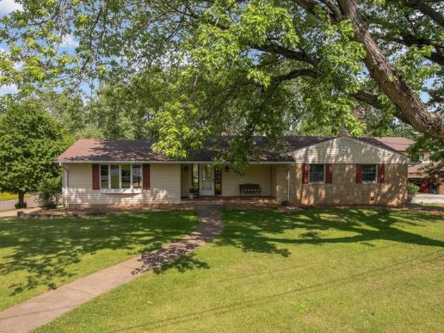 2878 Meadow Lark Ln, Maplewood, MN 55109