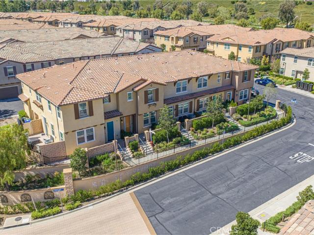 28706 Jardineras Dr, Valencia, CA 91354 | MLS #SR26051