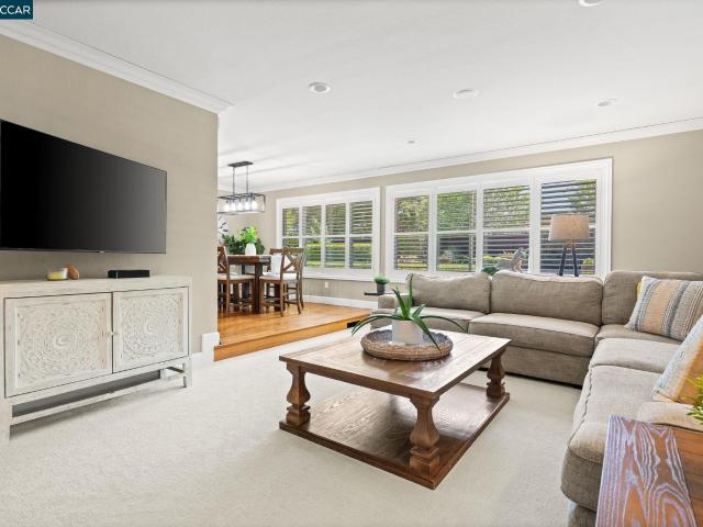 2871 Bowling Green Dr