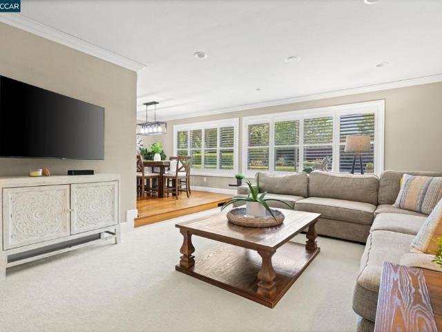 2871 Bowling Green Dr