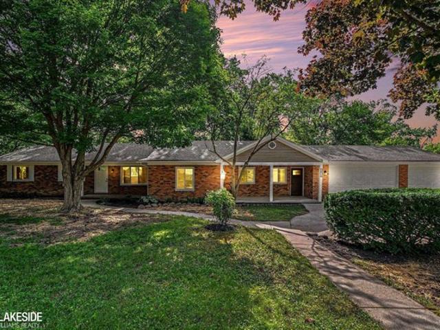 2871 Harvey St, Rochester Hills, MI 48309