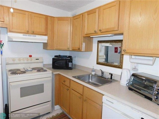 2871 Somerset Dr Apt 105, Lauderdale Lakes, FL 33311