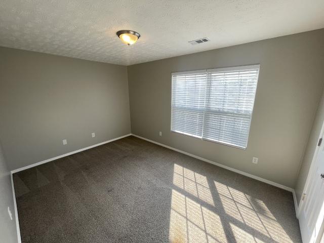 2872 Creekbend Dr