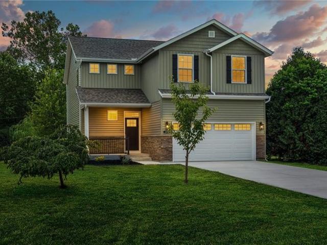 2873 Cove Cir, Beavercreek, OH 45431