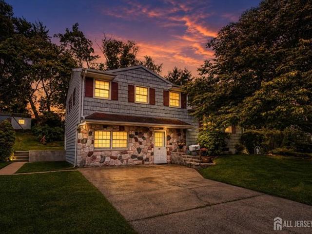 287 Crestwood Dr, Milltown, NJ 08850