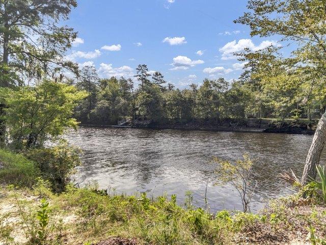 287 Happiness Ln, Ridgeville, SC 29472