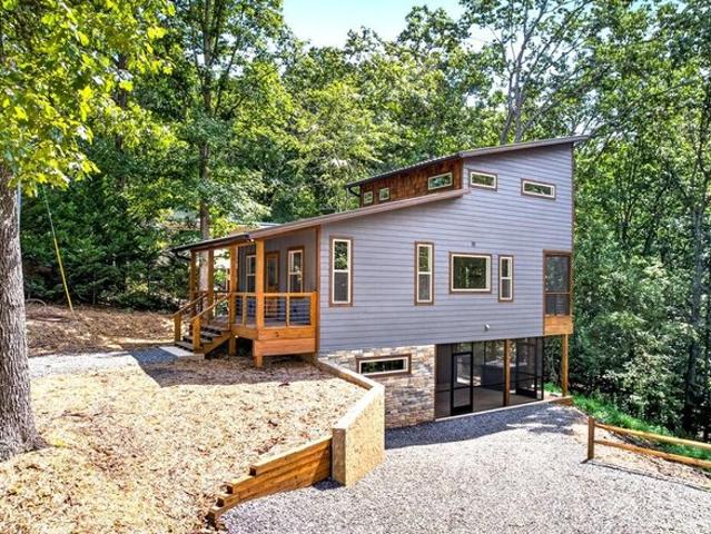 287 Lakeview Cir, Morganton, GA 30560