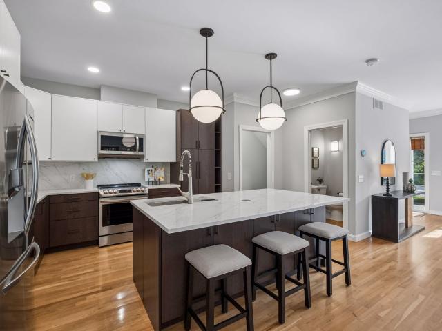 287 Lexington Parkway S
