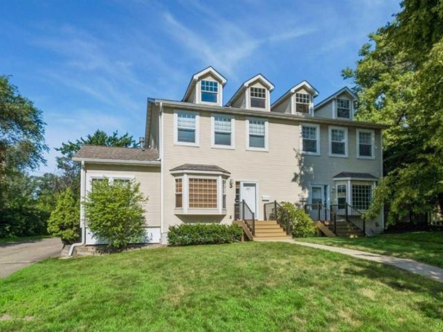 287 Lexington Pkwy S, Saint Paul, MN 55105