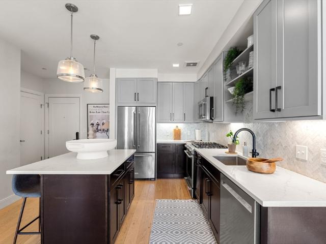 287 Maverick St, Unit 201, Boston, MA 02128 | MLS #73505