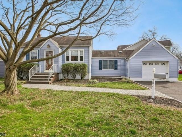 287 Roosevelt Ln, Kenilworth, NJ 07033