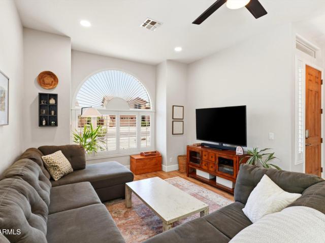 287 w oxford lane