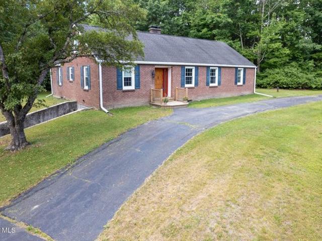 287 Thais Rd, Averill Park, NY 12018
