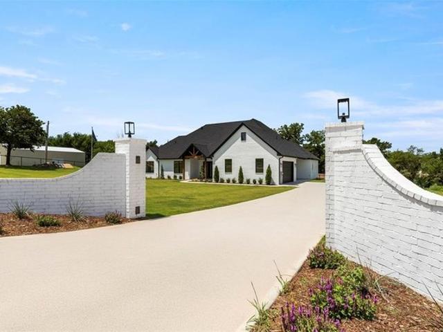 2884 Springridge Rd, Guthrie, OK 73044